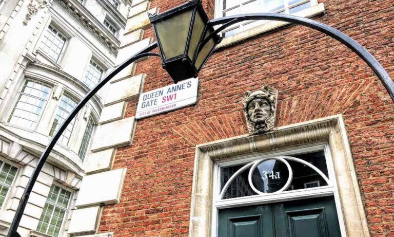 A walk by Queen Anne’s Gate, Westminster - Historific